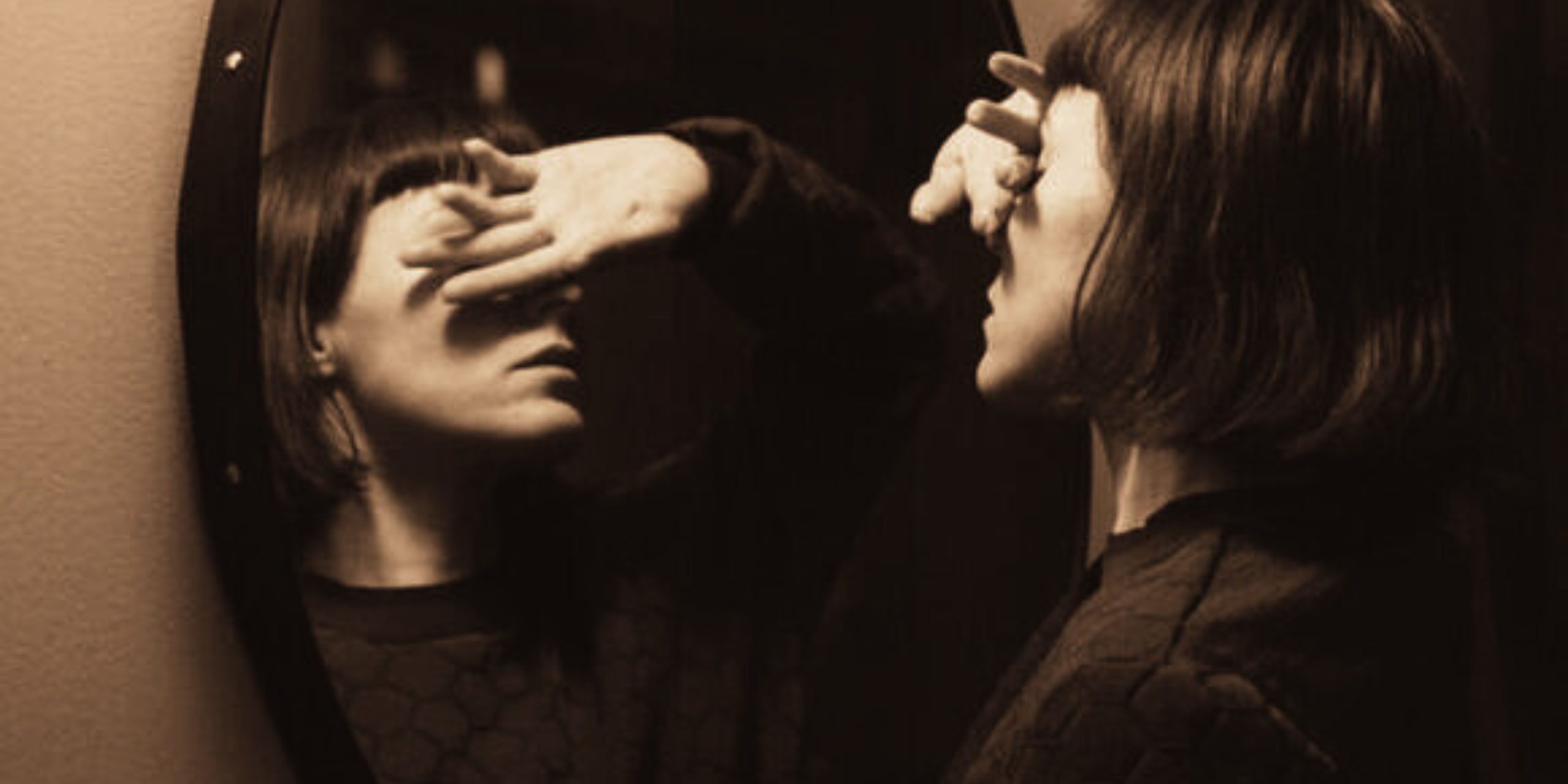 Fear of Mirrors: Spectrophobia/ Catoptrophobia